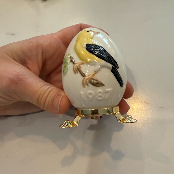 Goebel | Accents | Goebel White Egg With Yellow And Black Bird Design ...